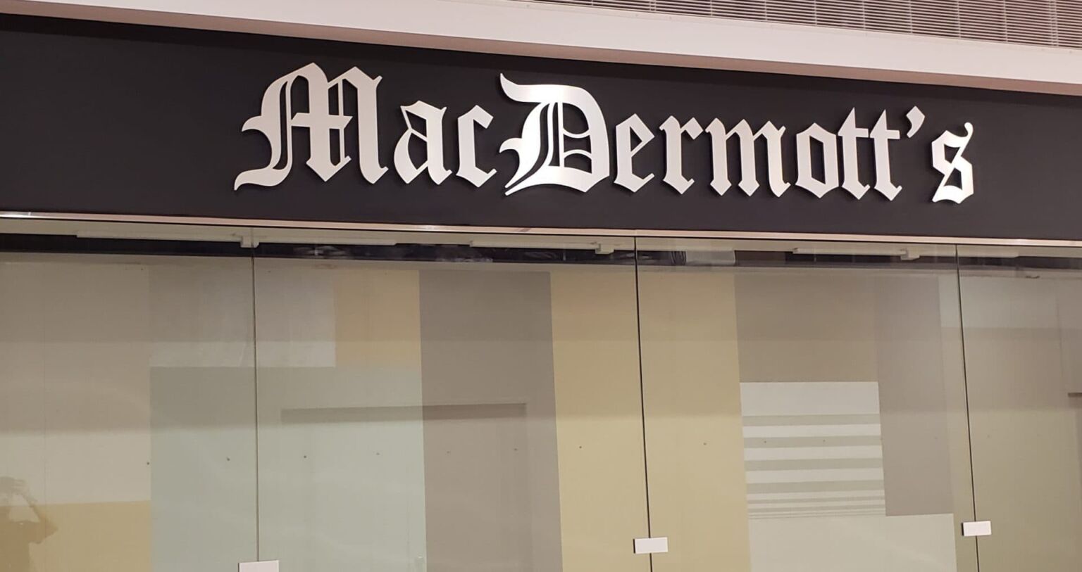 Non lit Signs in Canada - Non-illuminated Signs - SignCraft